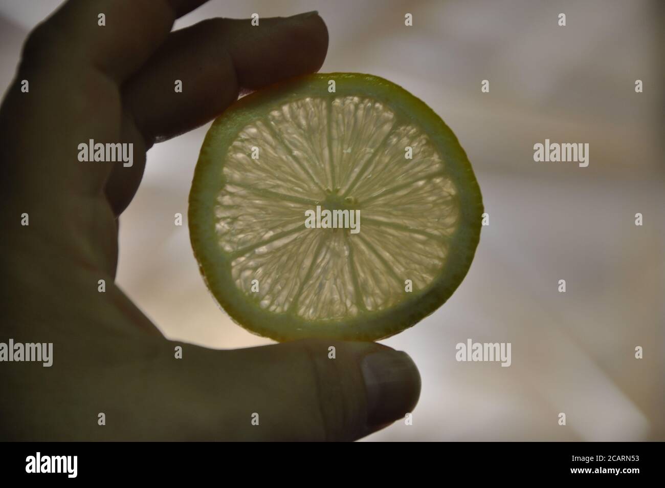 Hand holding lemon slice citrus hi-res stock photography and images - Alamy