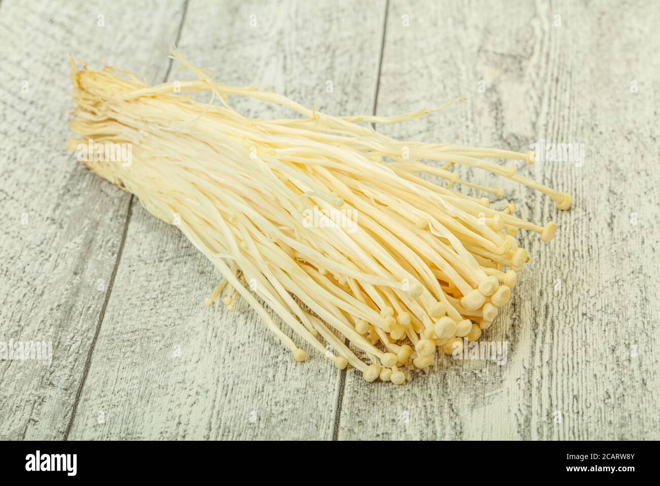 Superfood - Raw Enoki mushrooms Asian cuisine Stock Photo - Alamy