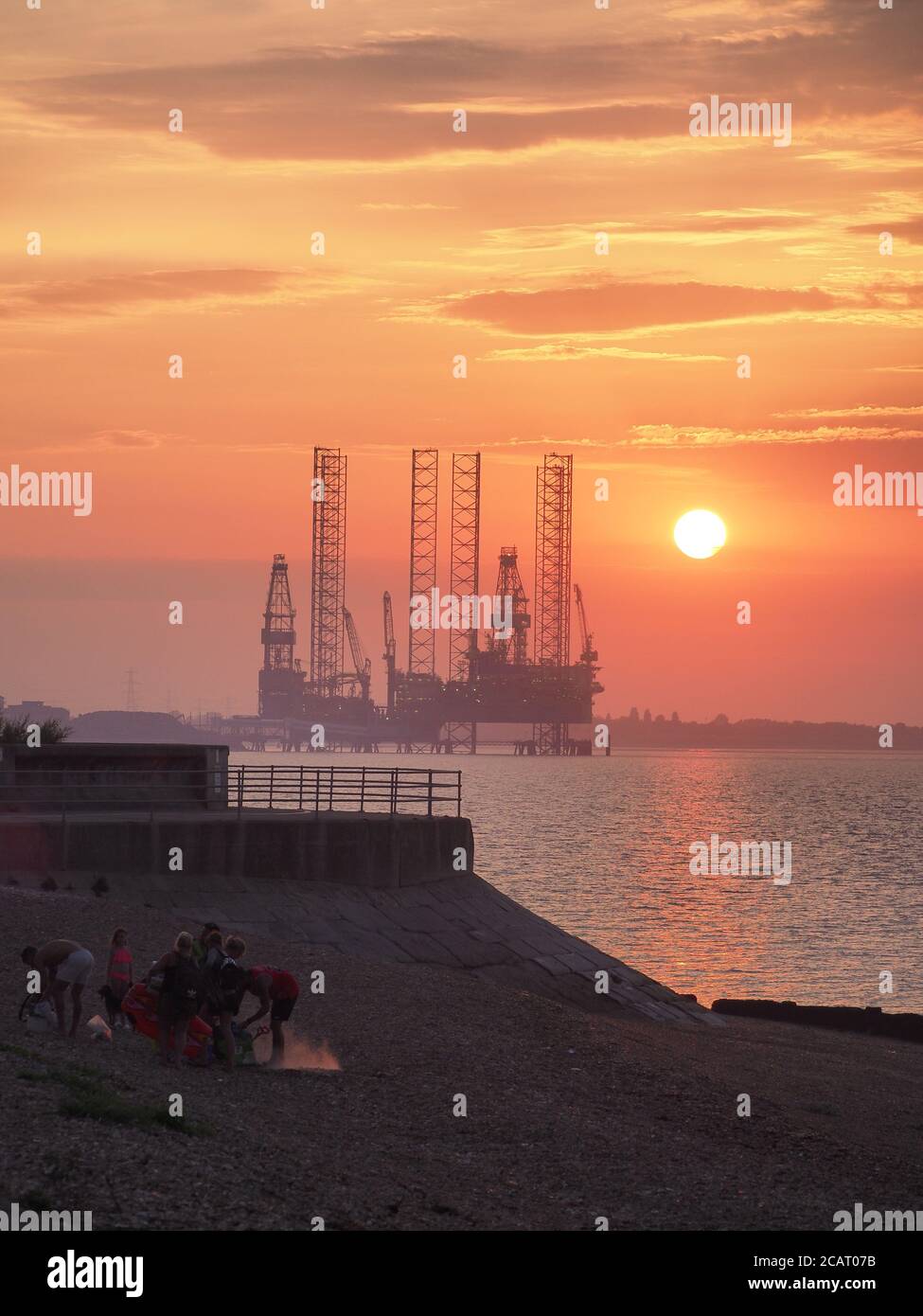 Jack up drilling rigs hi-res stock photography and images - Alamy