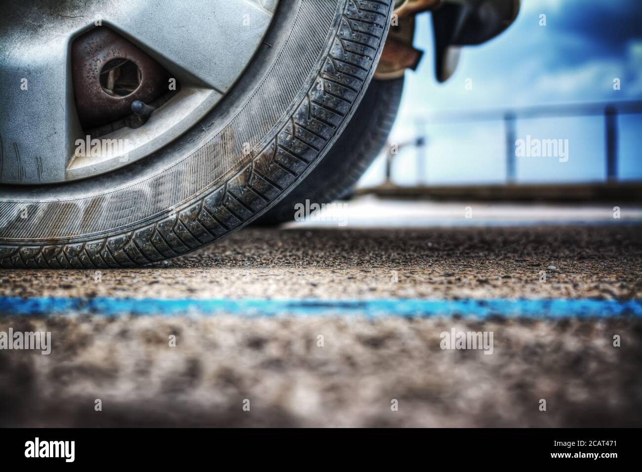 close up of a car wheel on the ground Stock Photo - Alamy