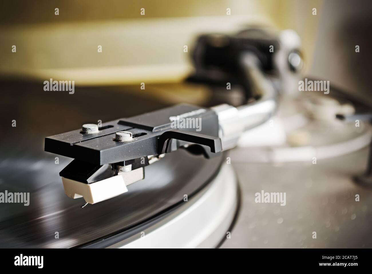 record player stylus on a rotating disc Stock Photo - Alamy