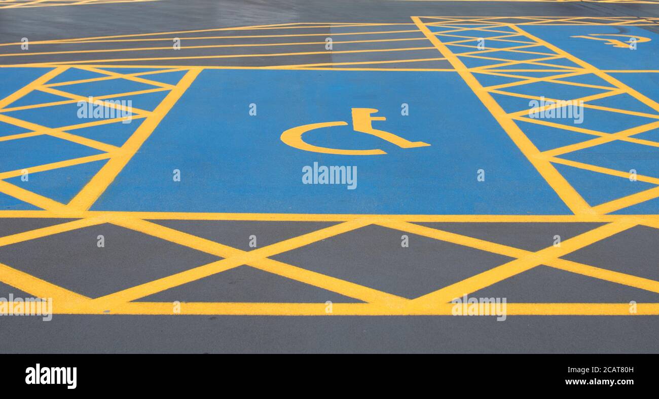 Bus disabled sign hi-res stock photography and images - Alamy