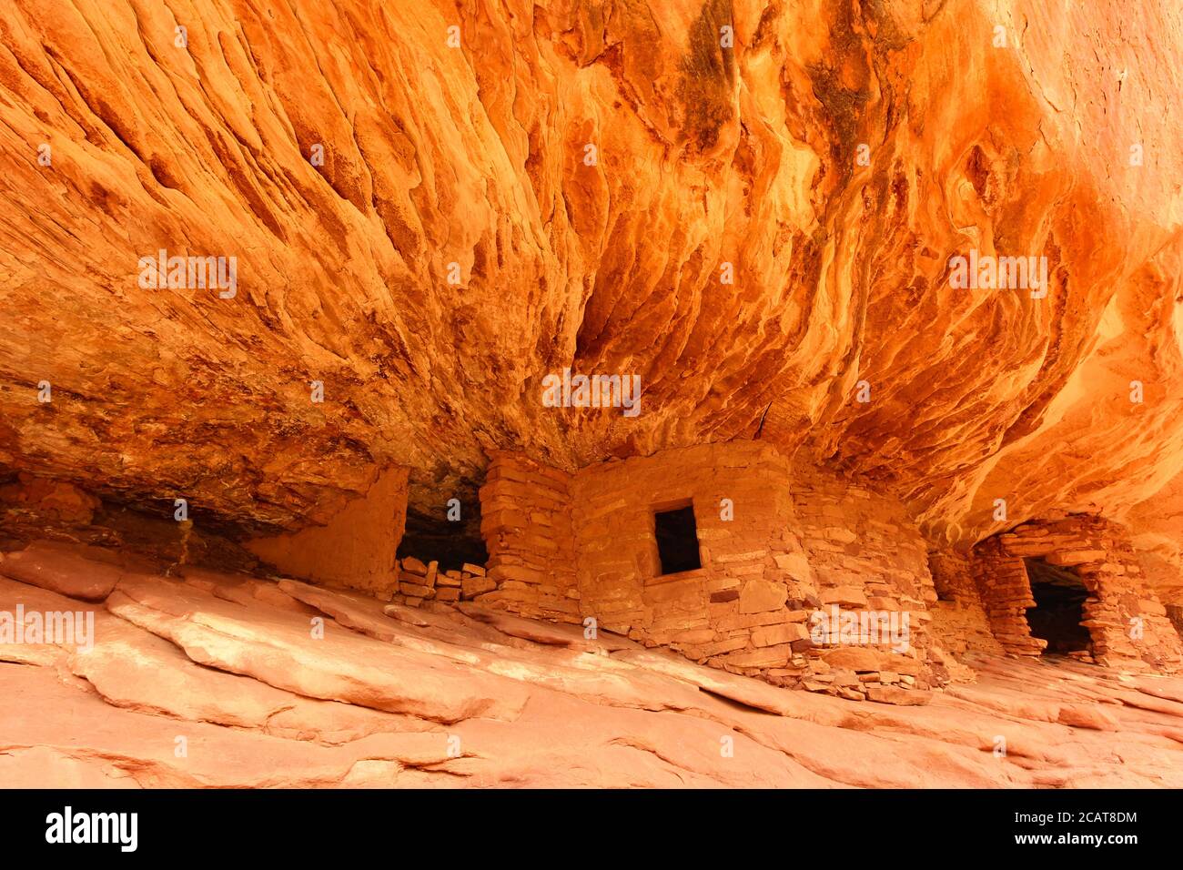 House on fire ruins hi-res stock photography and images - Alamy