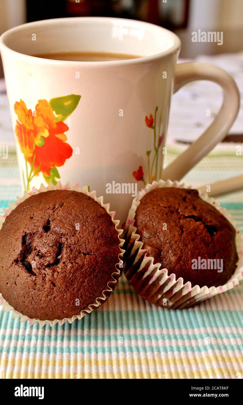 Chocolate muffin and coffee Stock Photo - Alamy