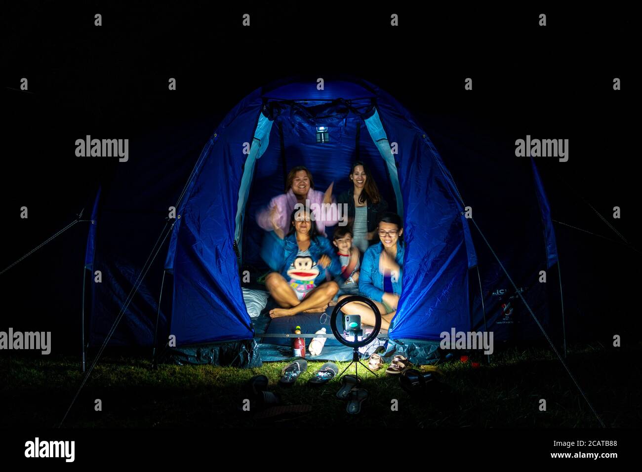Camp tent friends hi-res stock photography and images - Alamy