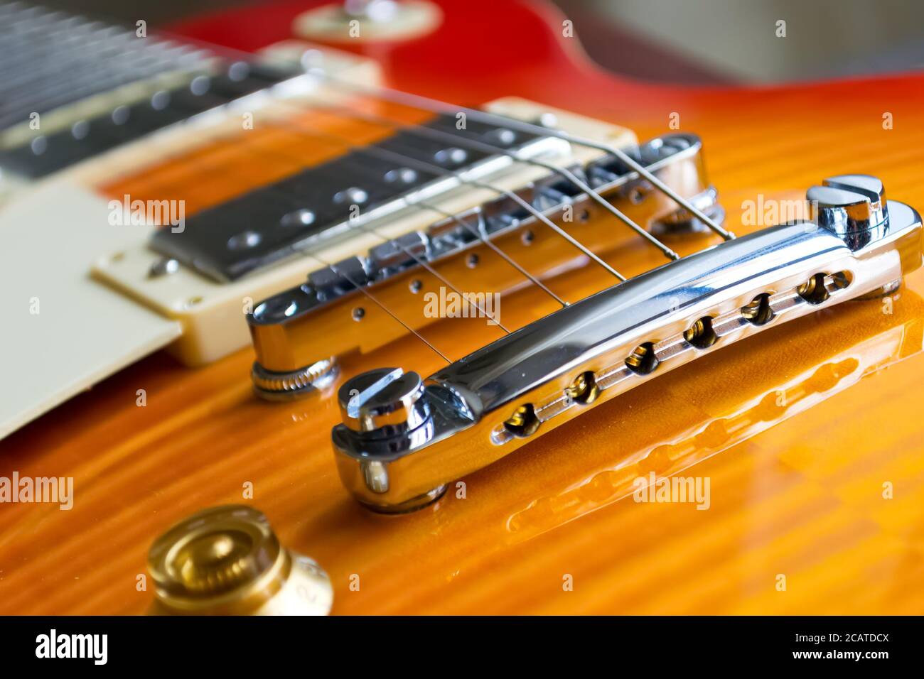 close up of an electric guitar bridge Stock Photo - Alamy