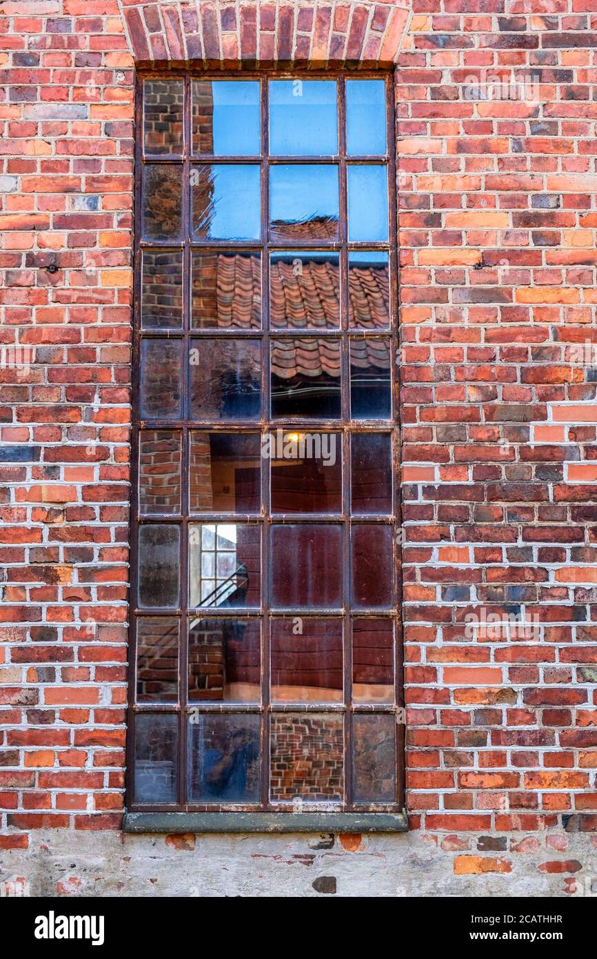 Warehouse industrial brick building hi-res stock photography and images ...
