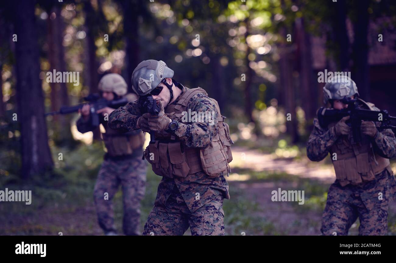 Modern warfare Soldiers Squad Running as Team in Battle Formation Stock ...