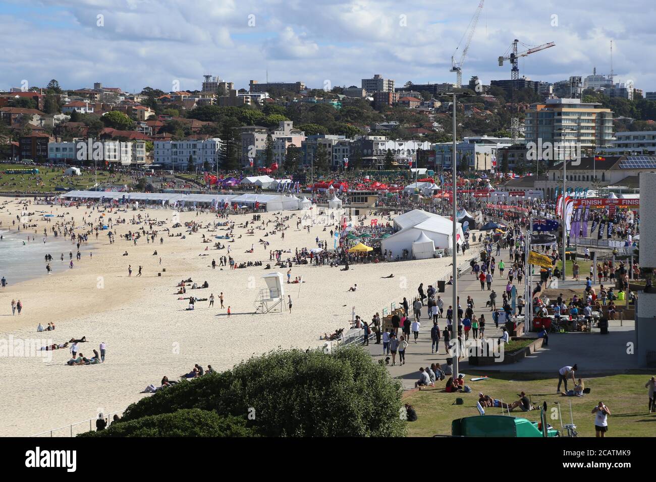 People take part in the 2016 City2Surf fun run from Sydney to Bondi ...