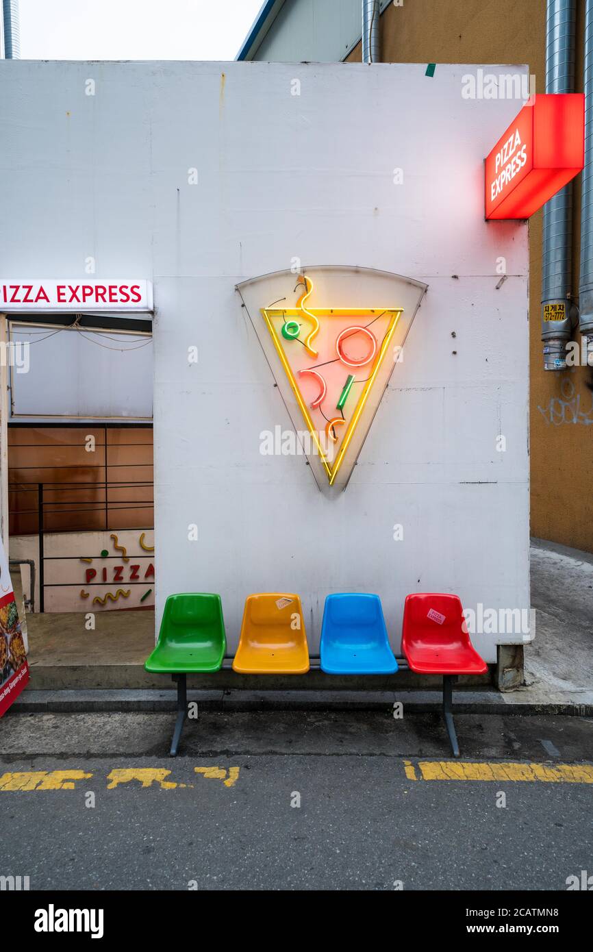 Pizza express logo hi-res stock photography and images - Alamy