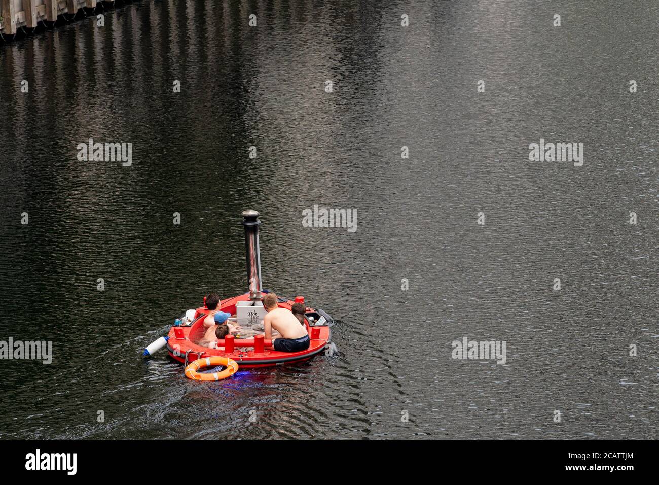 London hot tub boat hi-res stock photography and images - Alamy