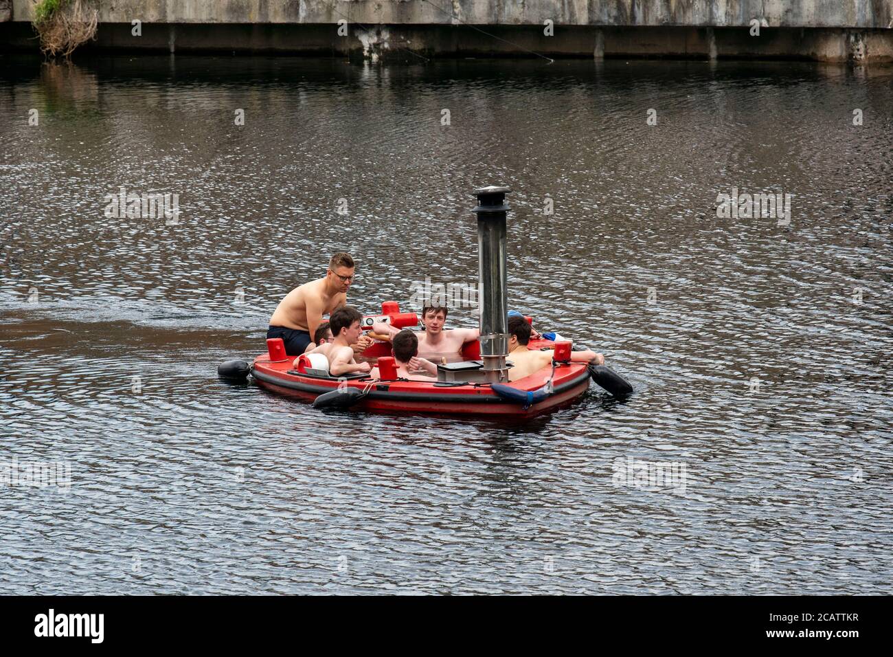 London hot tub boat hi-res stock photography and images - Alamy