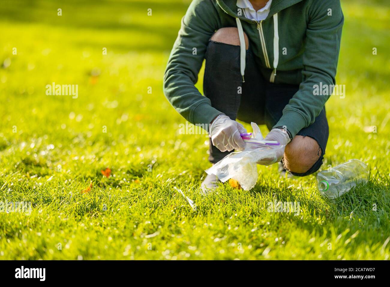 Cleaning up the park hi-res stock photography and images - Alamy