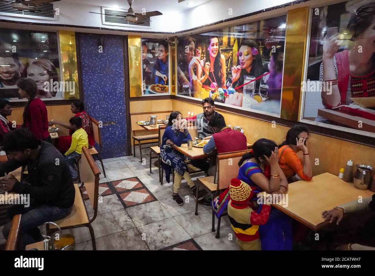 Indian families eating restaurant hi-res stock photography and images ...