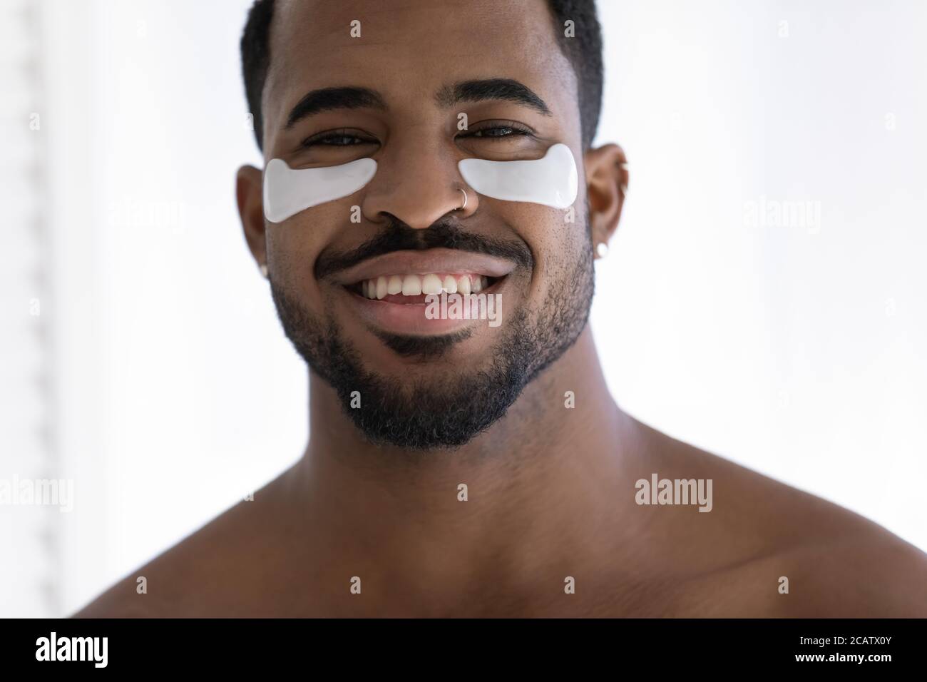 Man with the black eye patch hi-res stock photography and images - Alamy