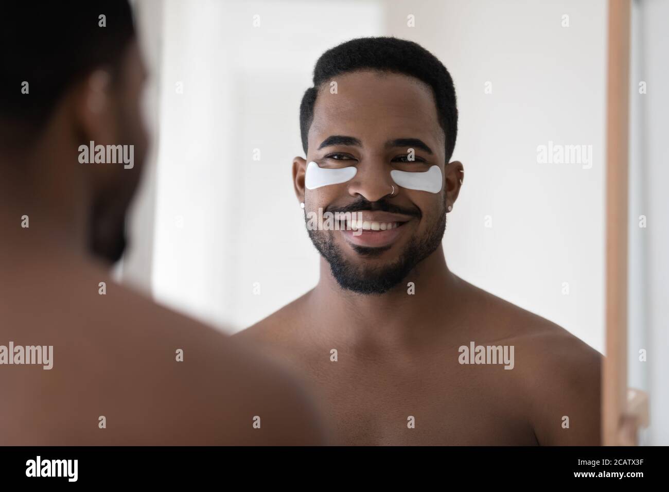 Man with the black eye patch hi-res stock photography and images - Alamy
