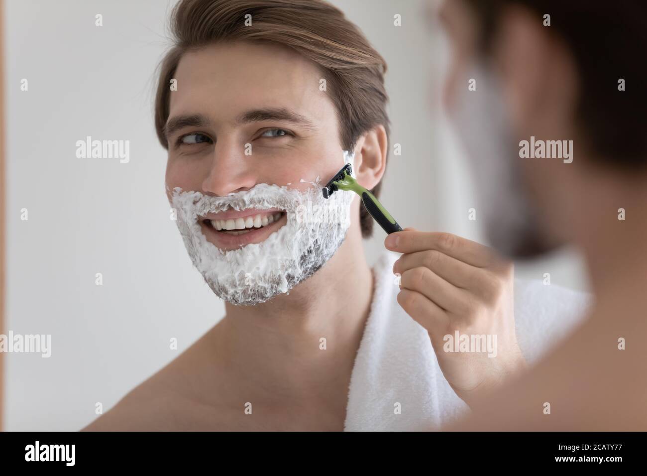 Man reflection mirror hi-res stock photography and images - Alamy