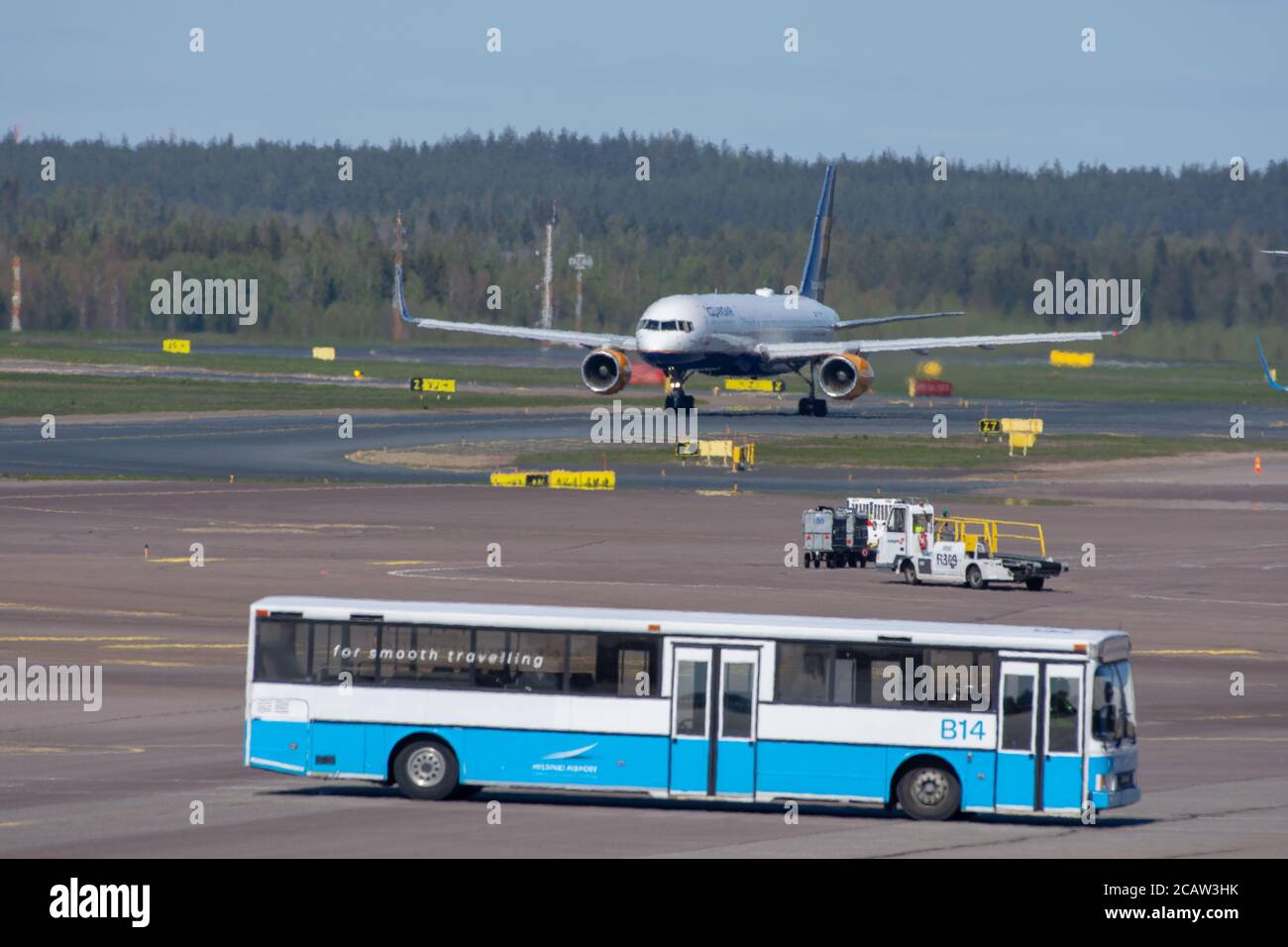 Boeing 757 200 wing hi-res stock photography and images - Alamy