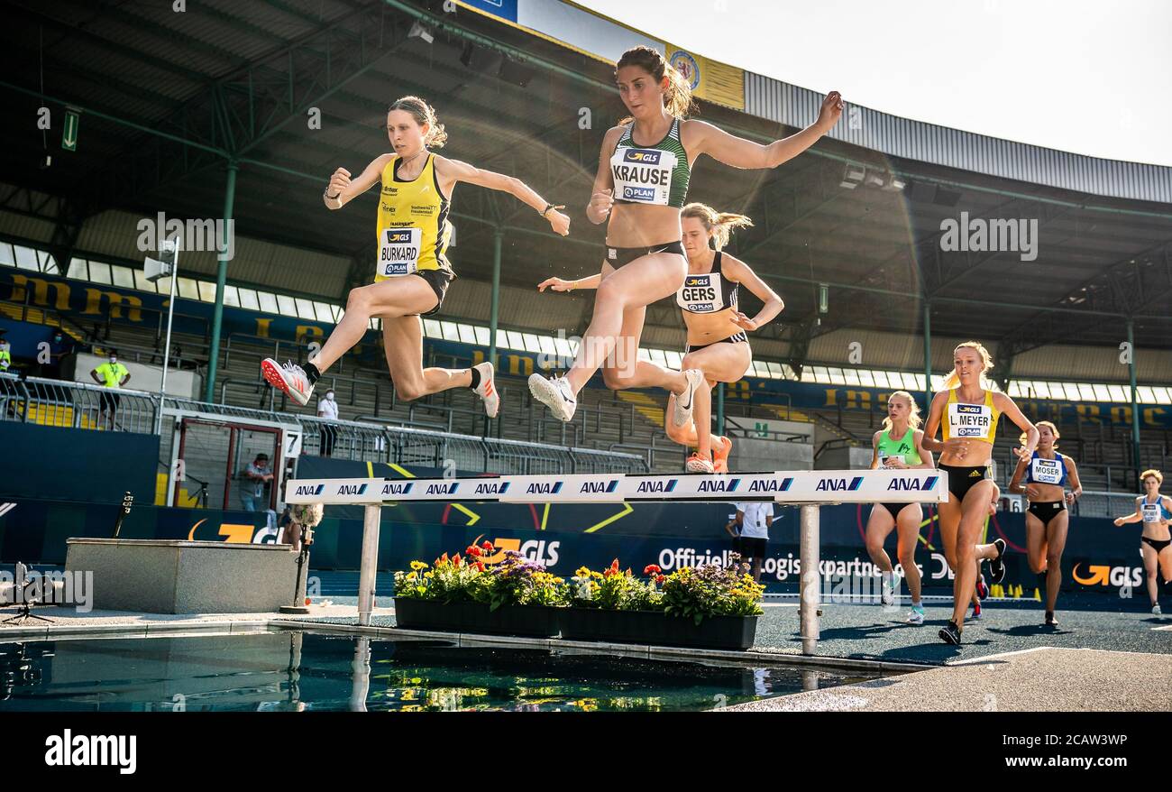 3000m obstacle of women hi-res stock photography and images - Alamy