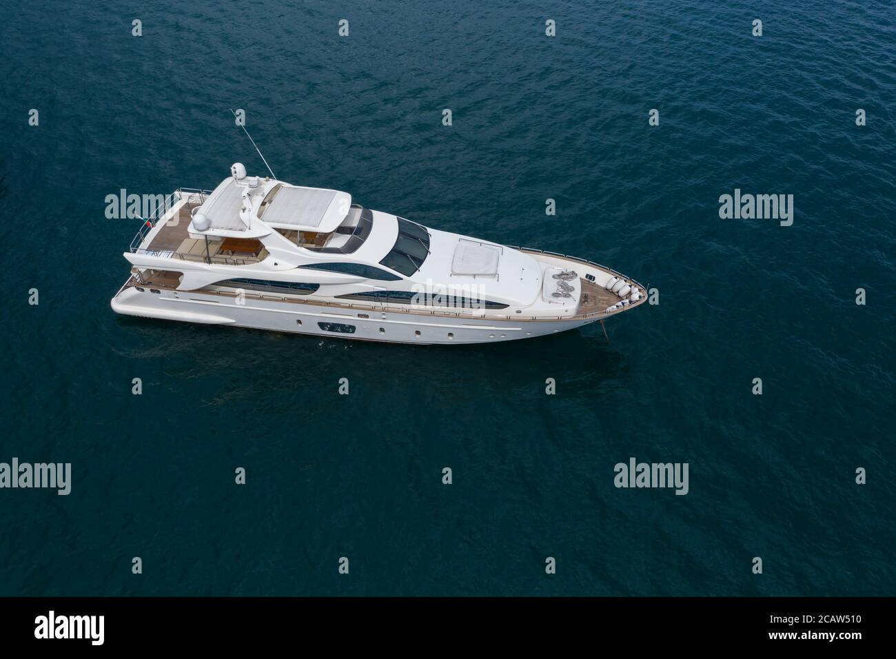 Aerial view of a luxury yacht in sea Stock Photo - Alamy
