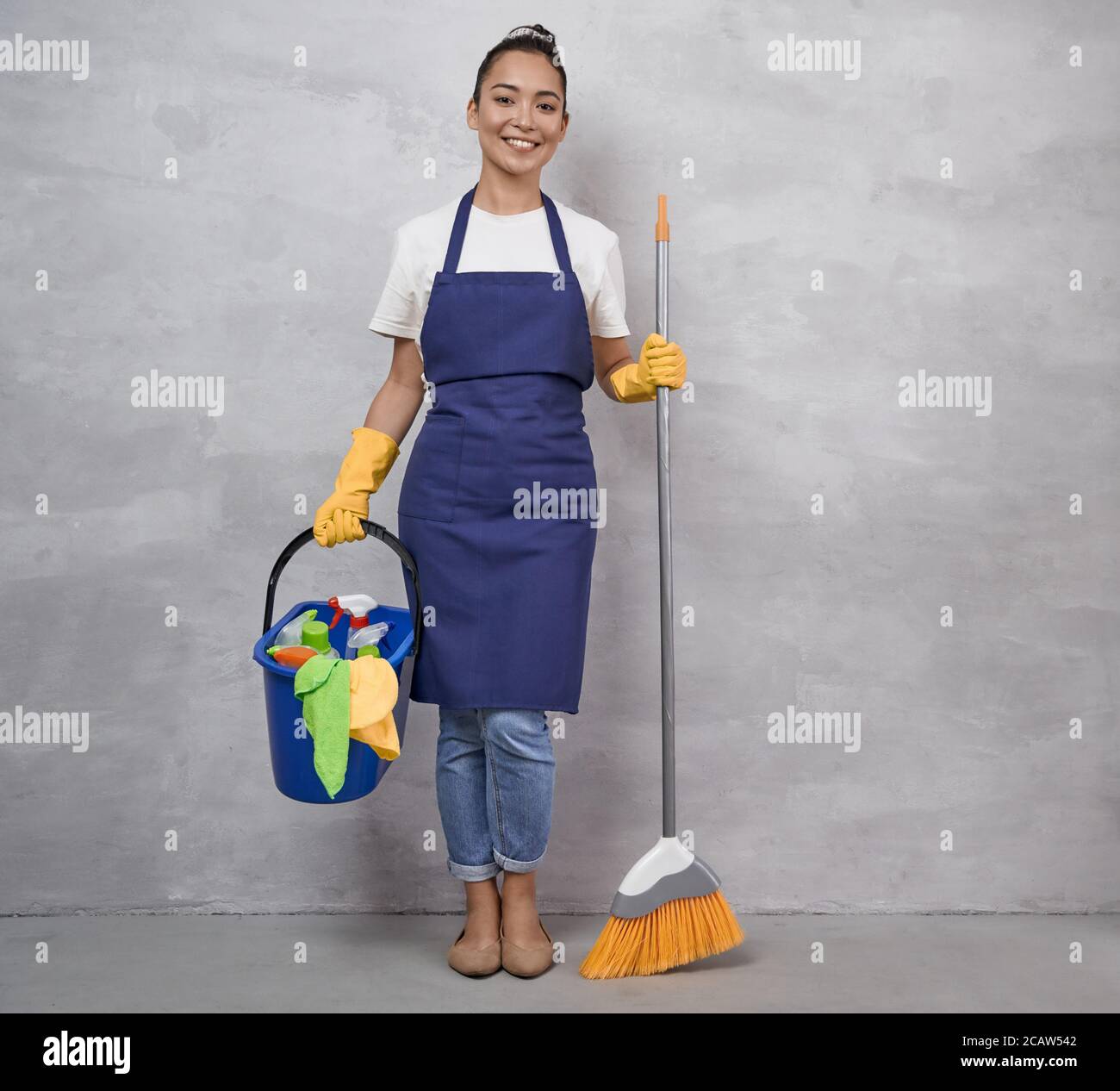In housekeeping uniform hi-res stock photography and images - Alamy