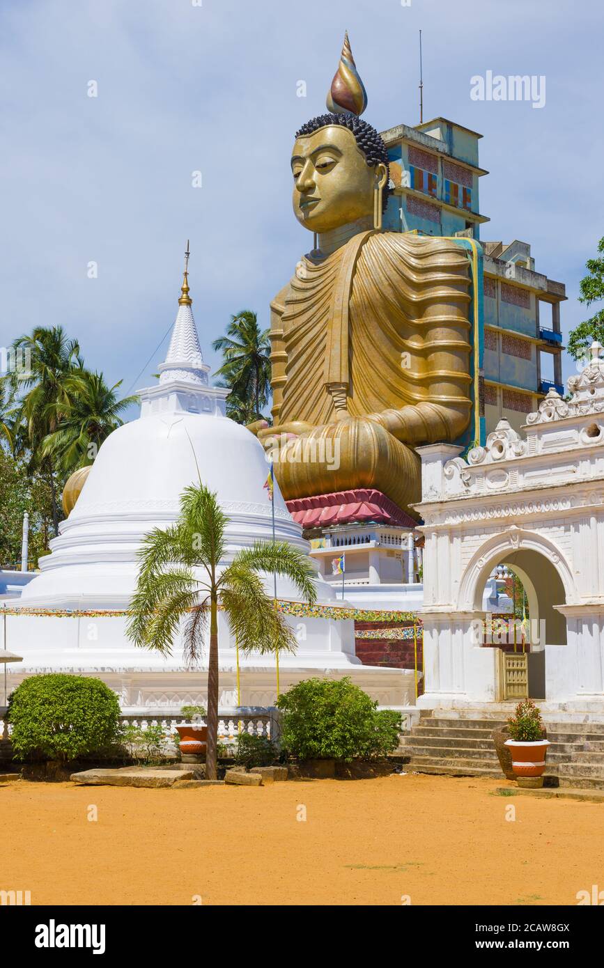 Buddhist maha vihara temple hi-res stock photography and images - Alamy