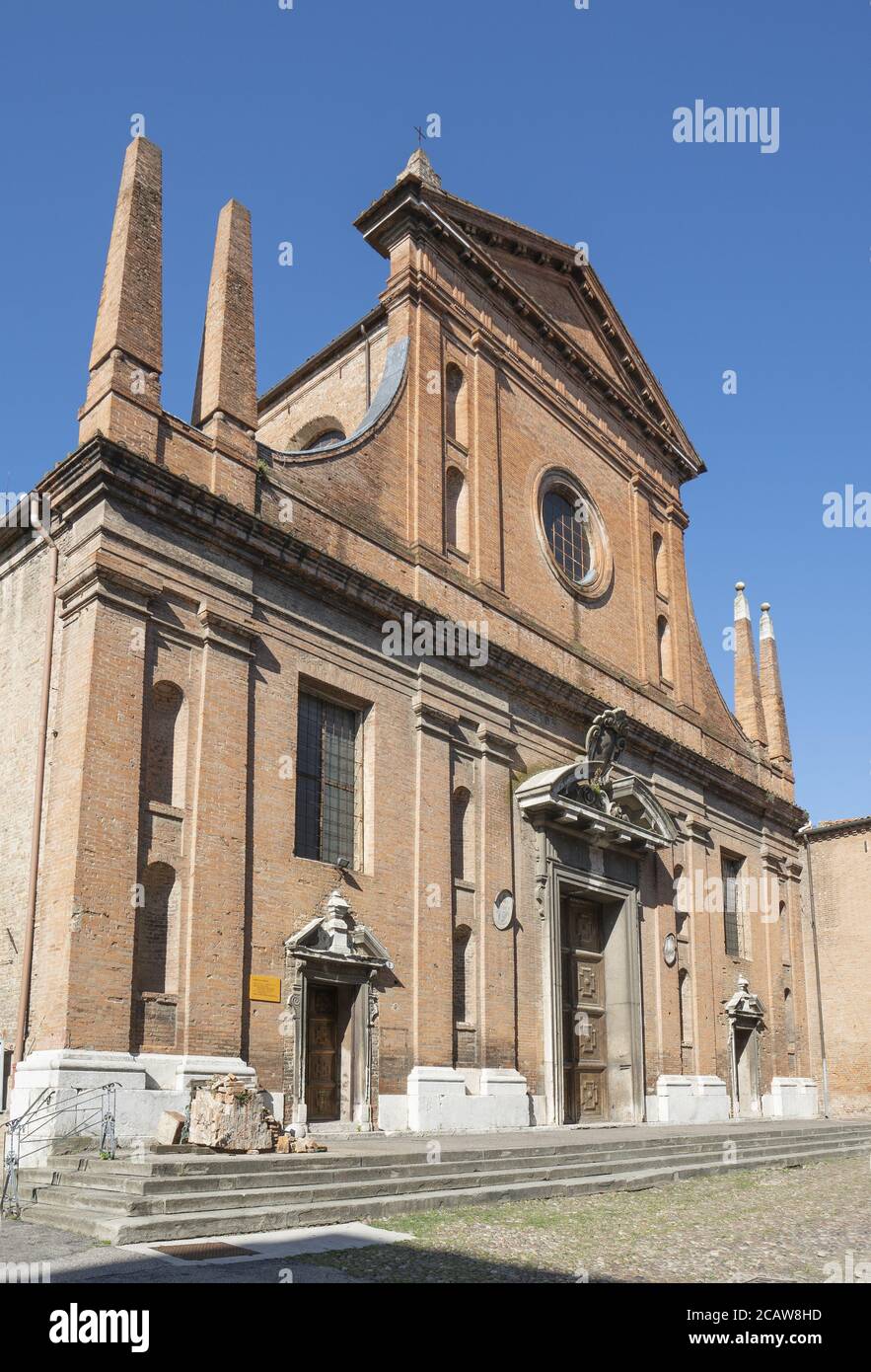 Church exterior perspective hi-res stock photography and images - Alamy