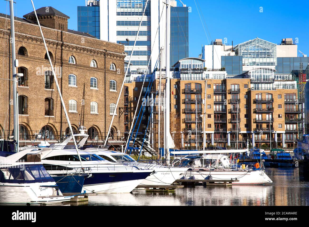 Modern house boats mooring hi-res stock photography and images - Alamy