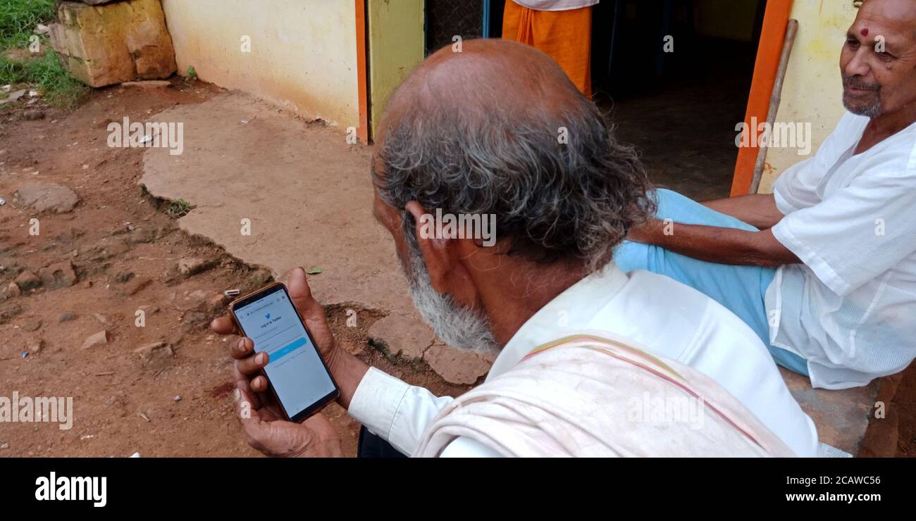 Old man twitter hi-res stock photography and images - Alamy