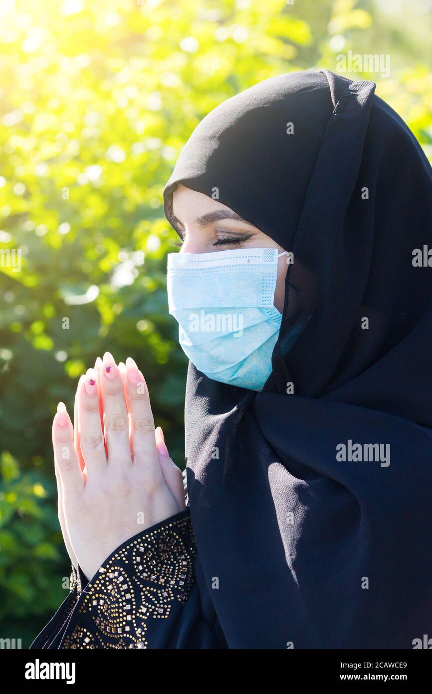 Muslim girl in medical hi-res stock photography and images - Alamy