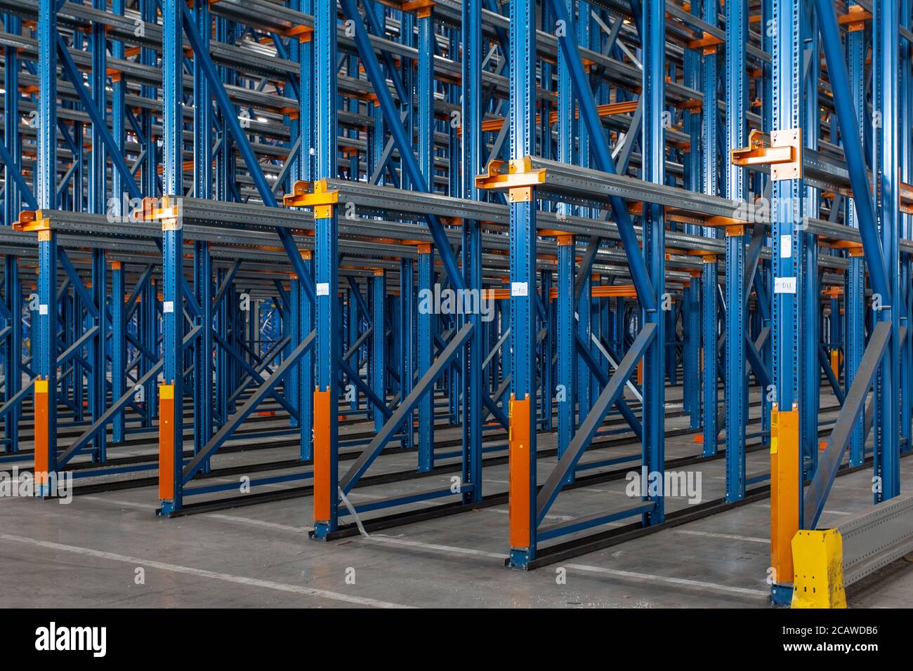 View of empty storage racks in a warehouse Stock Photo - Alamy
