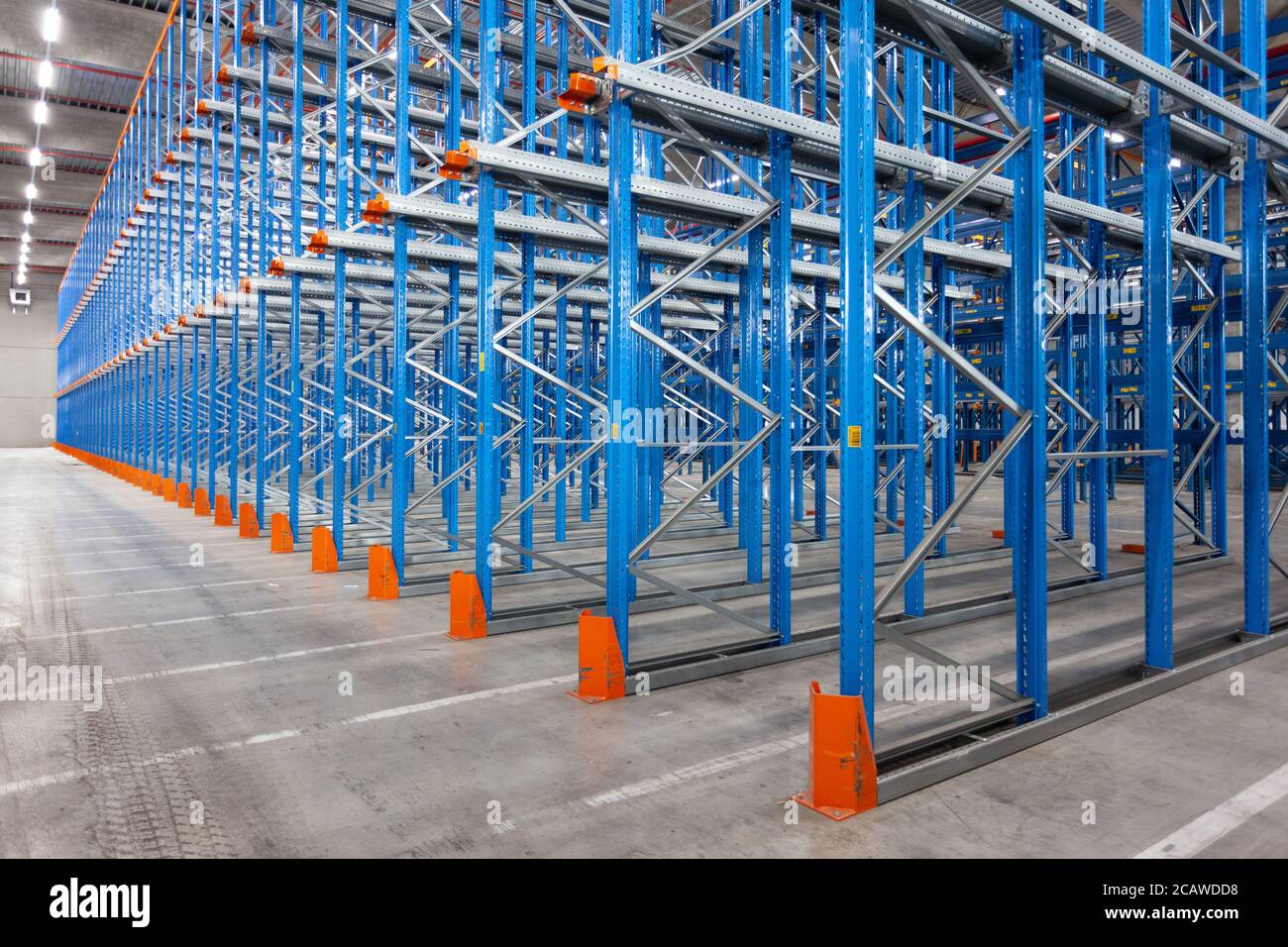 View of empty storage racks in a warehouse Stock Photo - Alamy