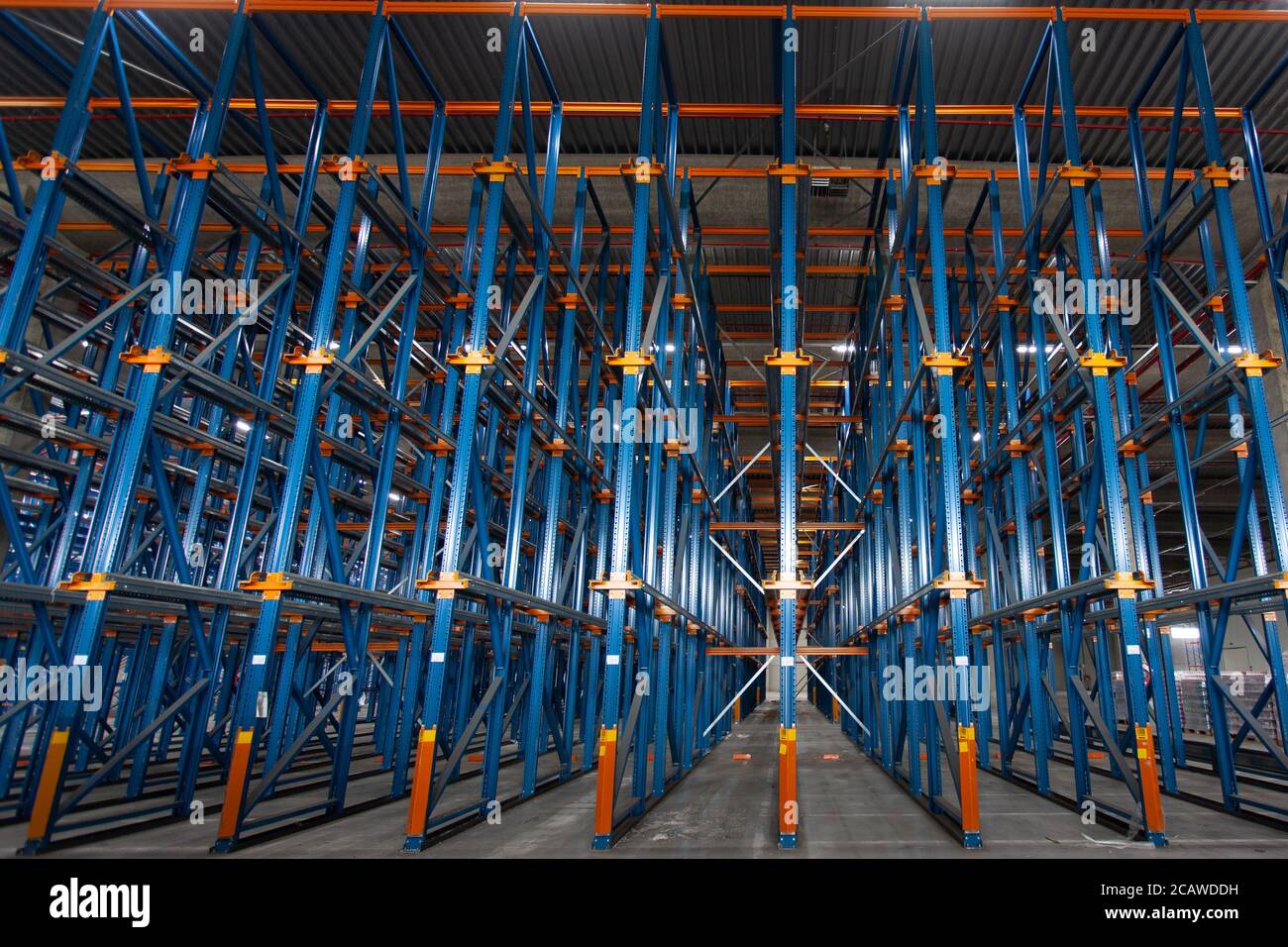 View of empty storage racks in a warehouse Stock Photo - Alamy
