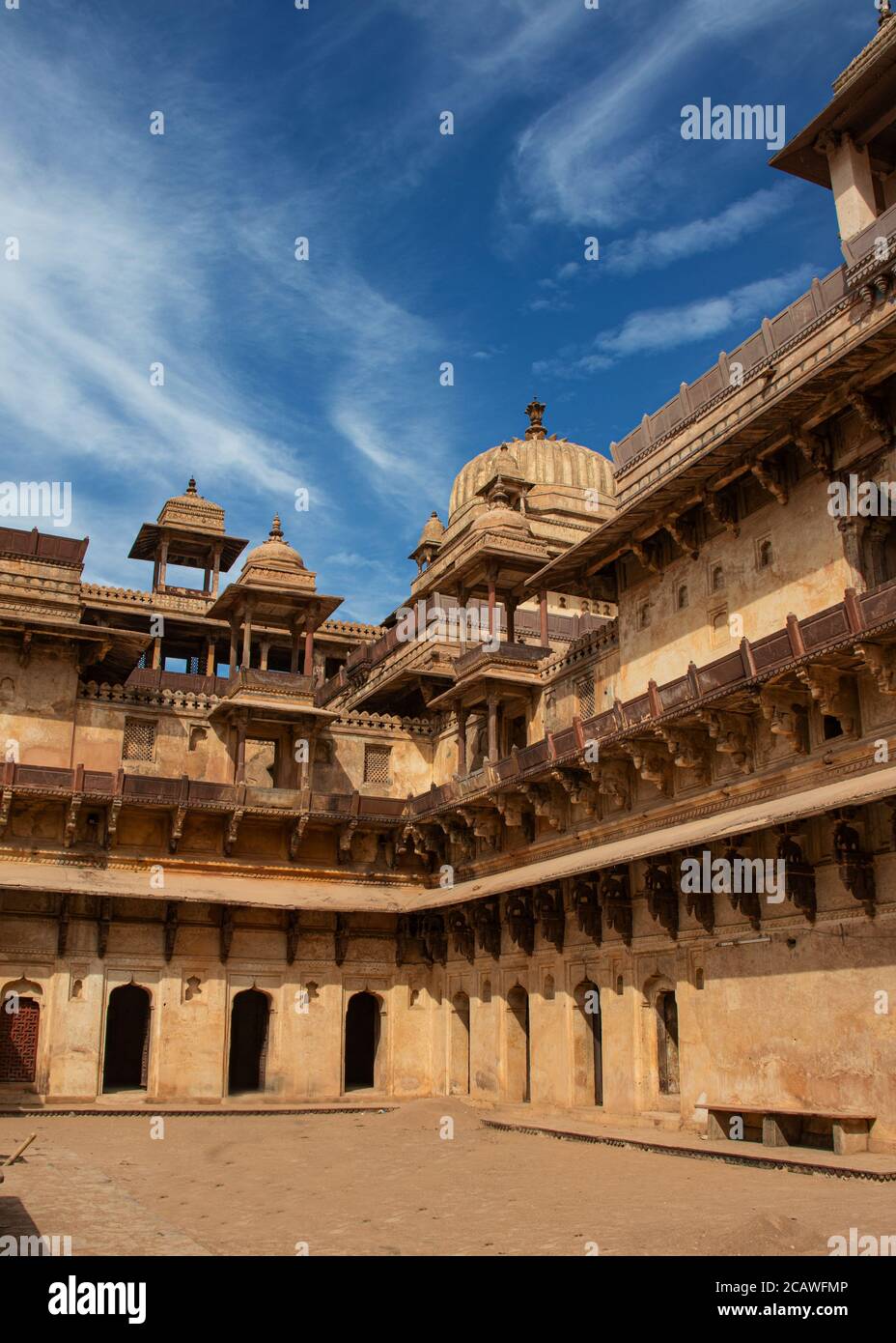 Orchha fort hi-res stock photography and images - Alamy