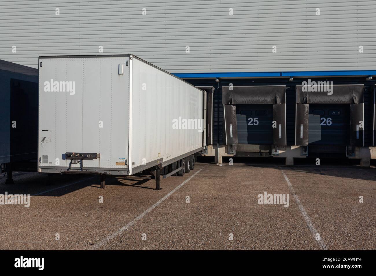 Cargo loading door hi-res stock photography and images - Alamy