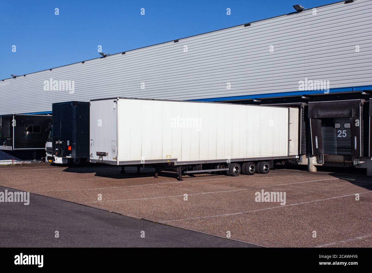 Cargo loading door hi-res stock photography and images - Alamy