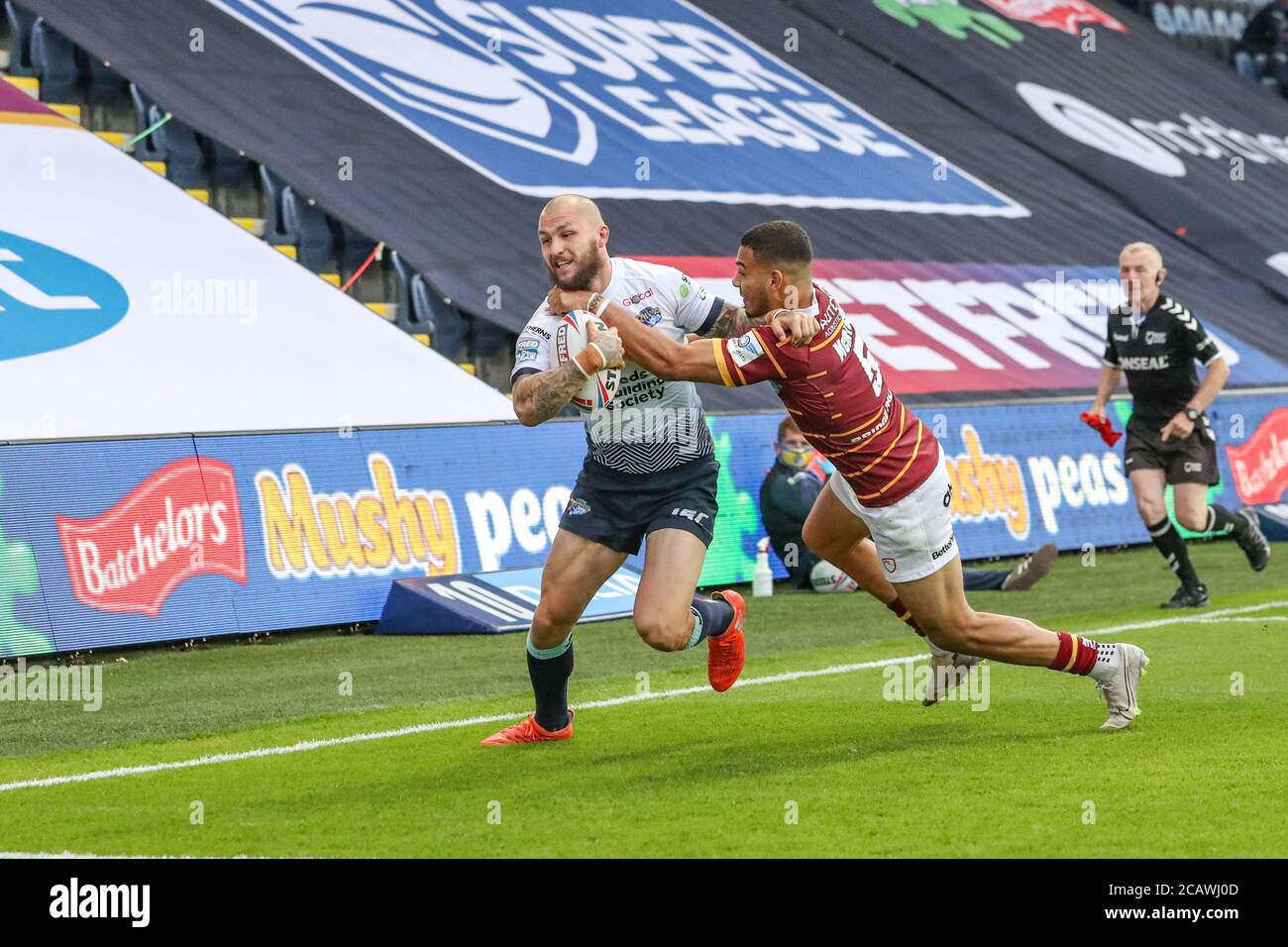 Luke Briscoe (24) of Leeds Rhinos goes over for a try Stock Photo - Alamy