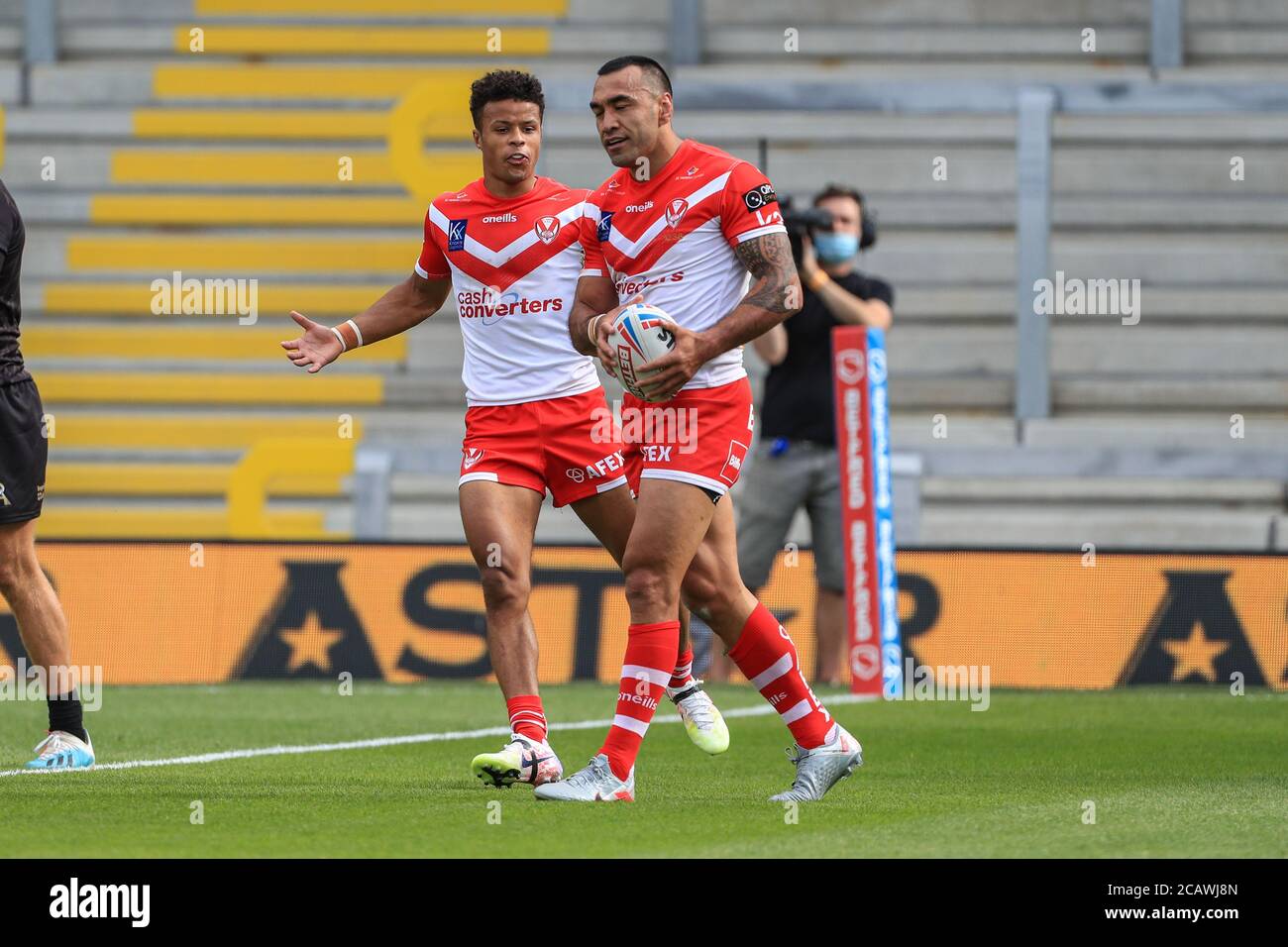 Zeb Taia (11) of St Helens celebrates his try Stock Photo - Alamy