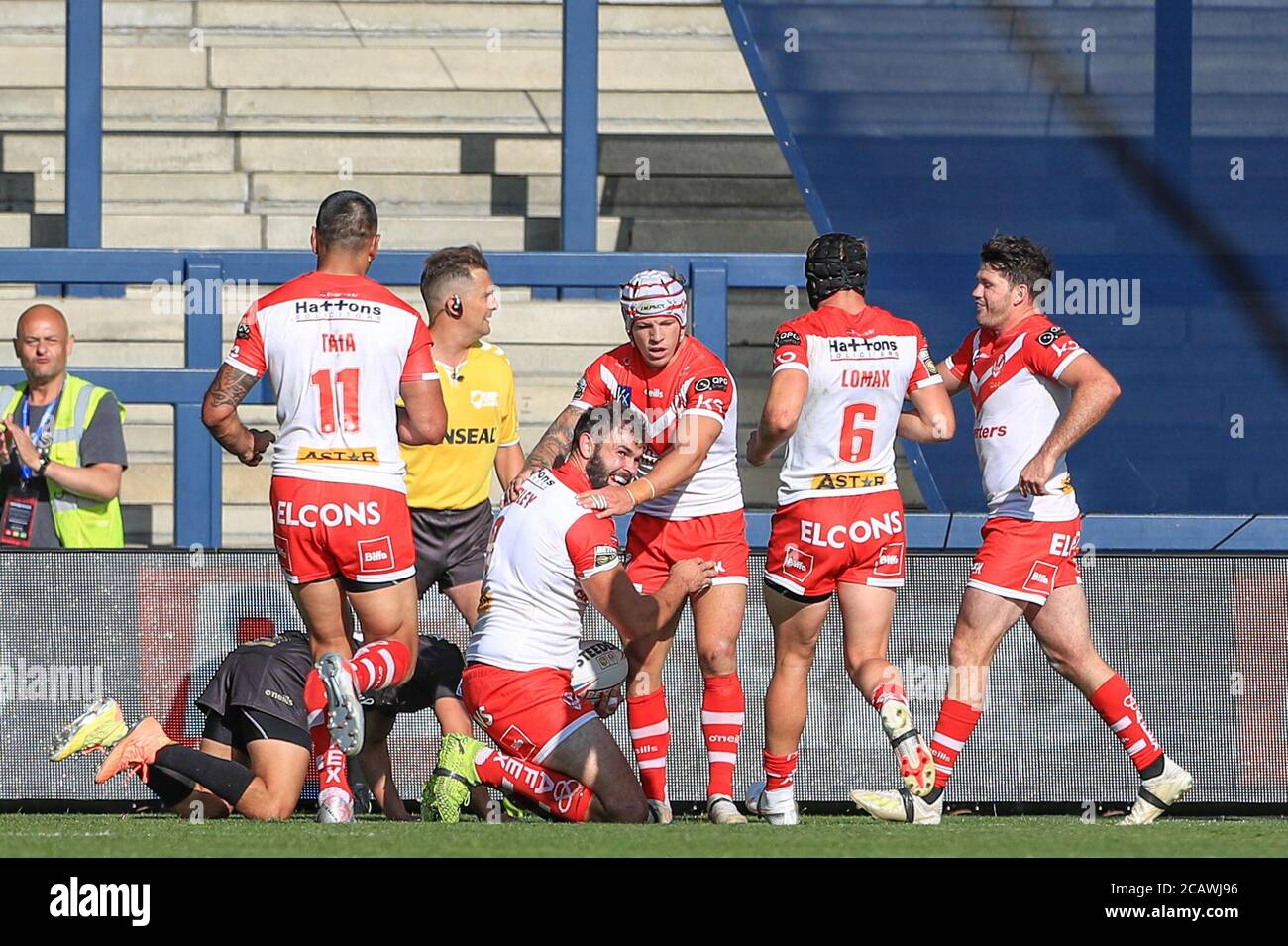 Alex Walmsley (8) of St Helens celebrates his try Stock Photo - Alamy
