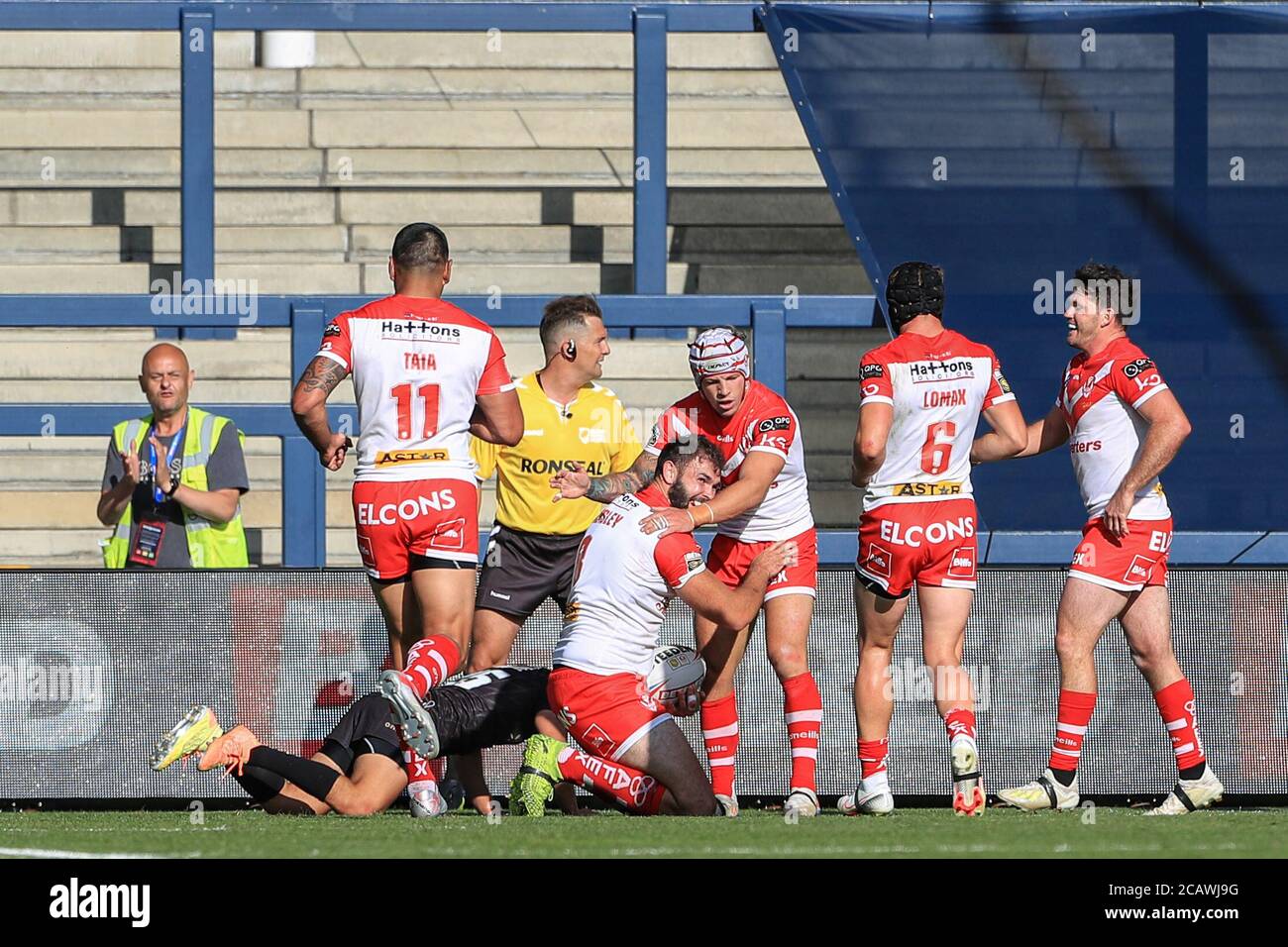 Alex Walmsley (8) of St Helens celebrates his try Stock Photo - Alamy