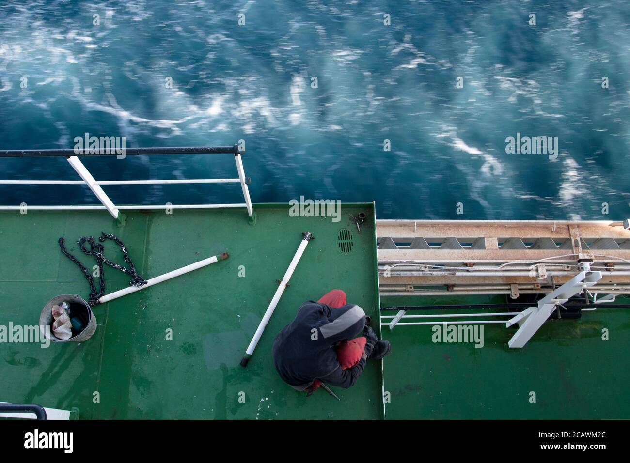 Seaman works on a ship Stock Photo - Alamy