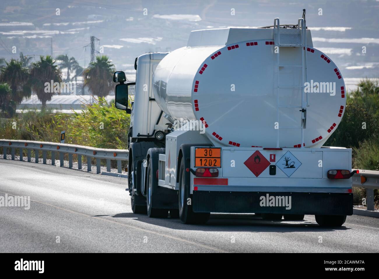 Dangerous goods tank truck, with small single axle fuel tank, to ...