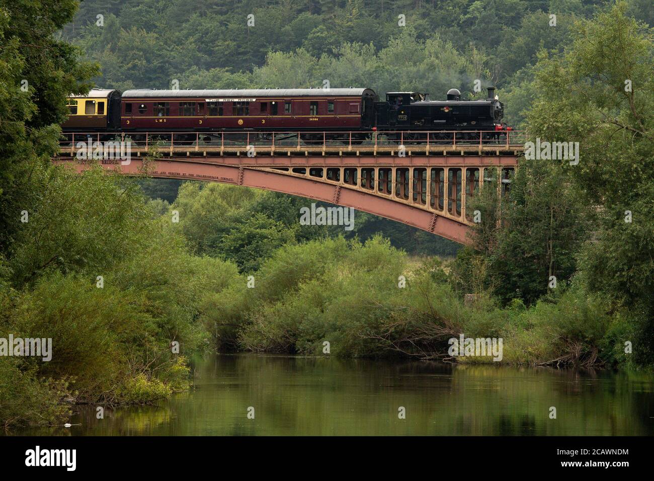 A steam locomotive crosses victoria bridge on severn valley railway hi ...