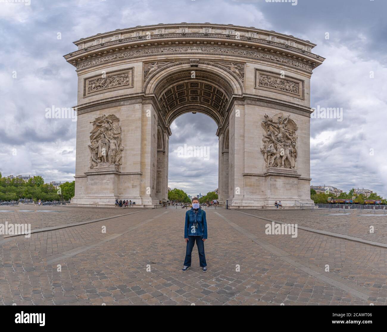 Paris 24 masked hi-res stock photography and images - Alamy