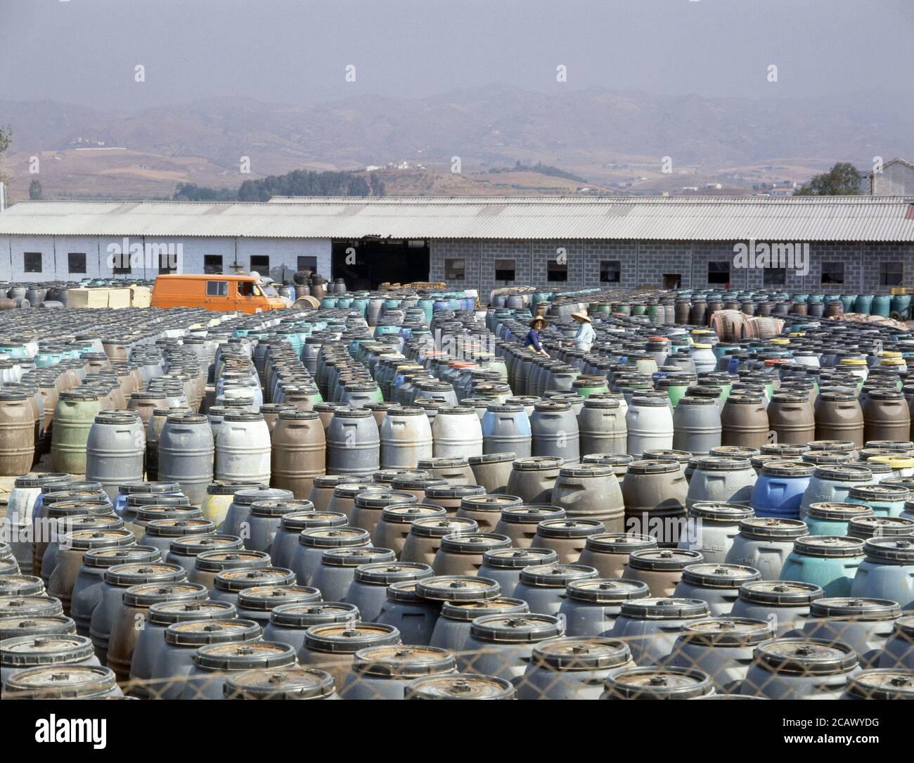Barriles de aceitunas hi-res stock photography and images - Alamy