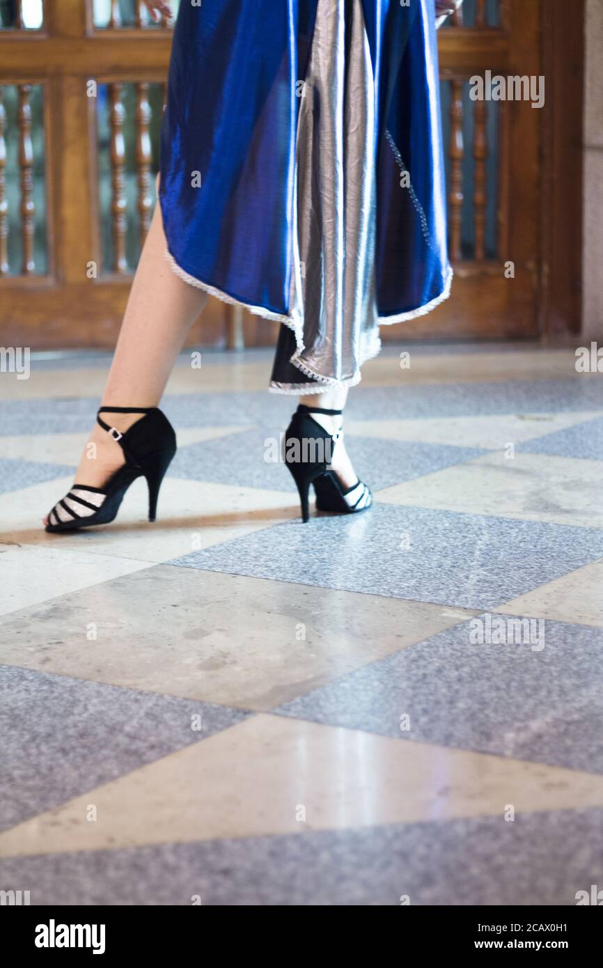 Tango dancers posing argentina hi-res stock photography and images - Alamy