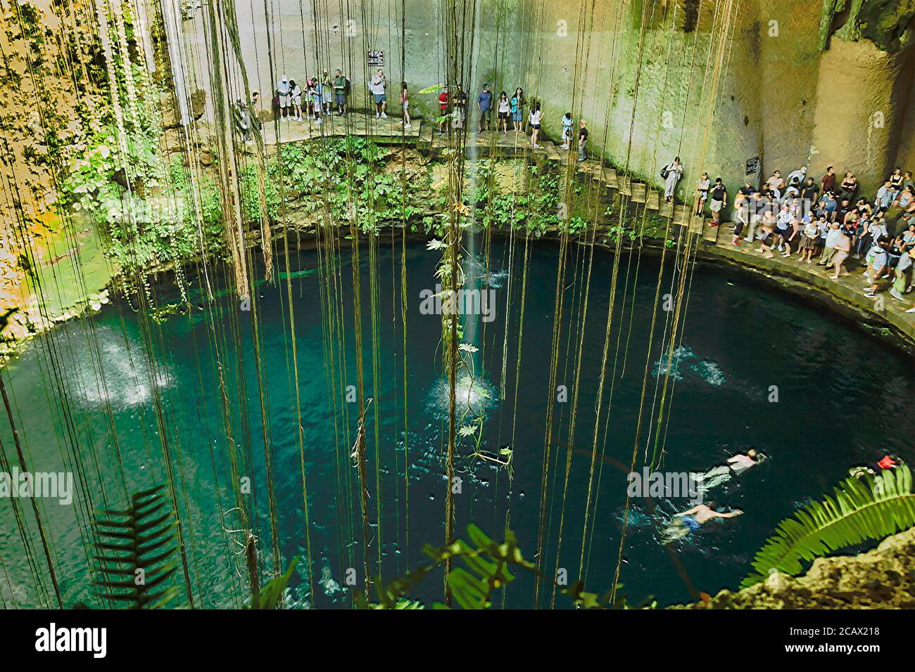 Tourists underground cave pool hi-res stock photography and images - Alamy