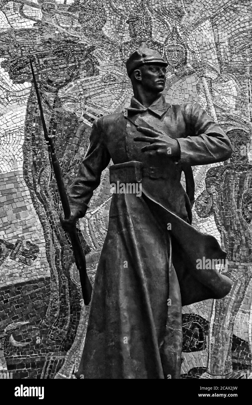 Red army soldier sculpture hi-res stock photography and images - Alamy