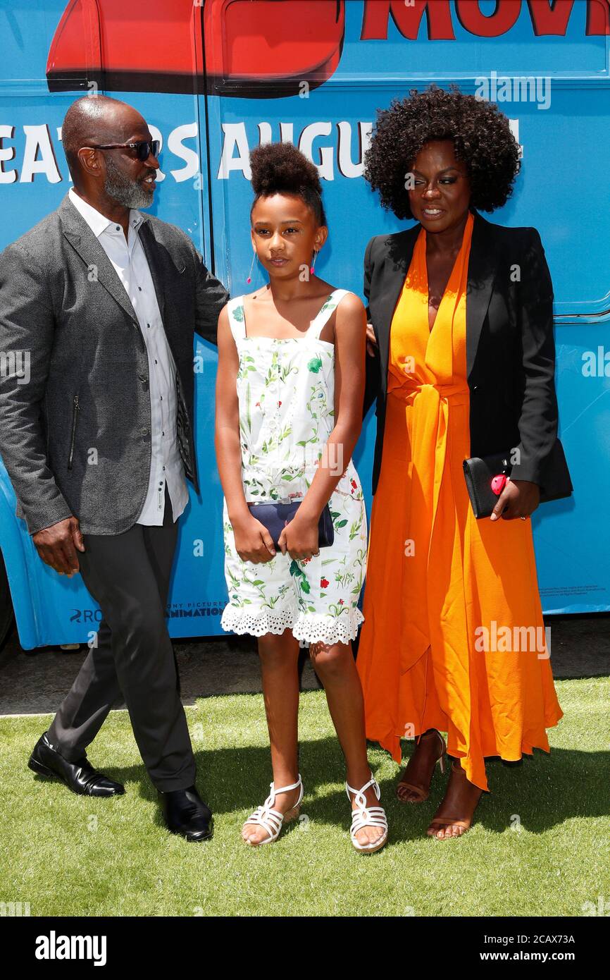 LOS ANGELES - AUG 10: Julius Tennon, Genesis Tennon, Viola Davis at the "The Angry Birds Movie 2 ...