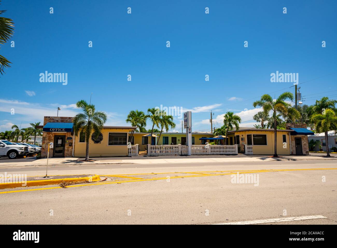 Shell motel hi-res stock photography and images - Alamy